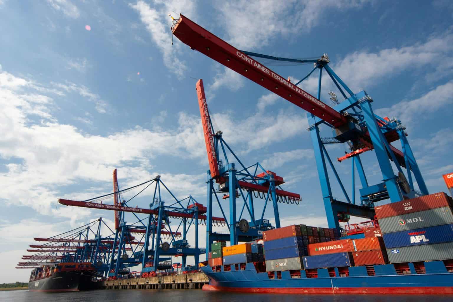 RORO vs. LOLO Shipping - WorldCargo